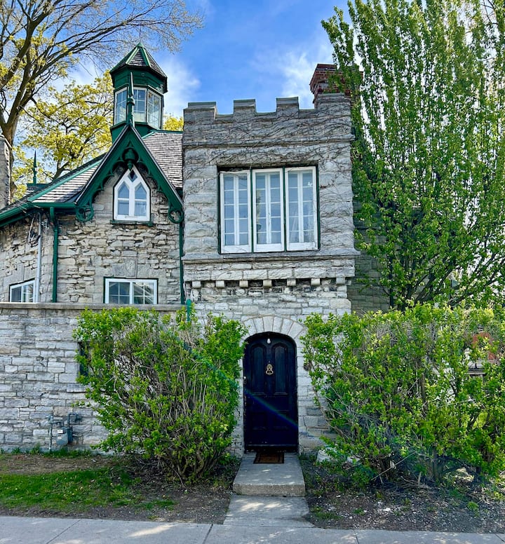 The Dungeon At Mcintosh Castle•luxury 2 Bedroom - Kingston