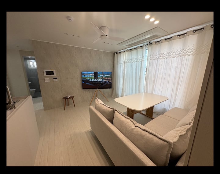 2 Queen Beds, 2 Bathroom, Sincheon Station, New. - 장곡동