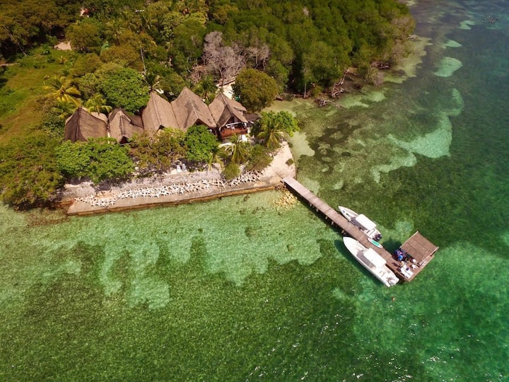 Alojamiento En Isla Coralina Con Mar Tuquesa - Islas del Rosario