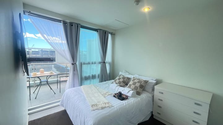 Private Room, Balcony, 
5 Min Walk To Spark Arena - オークランド
