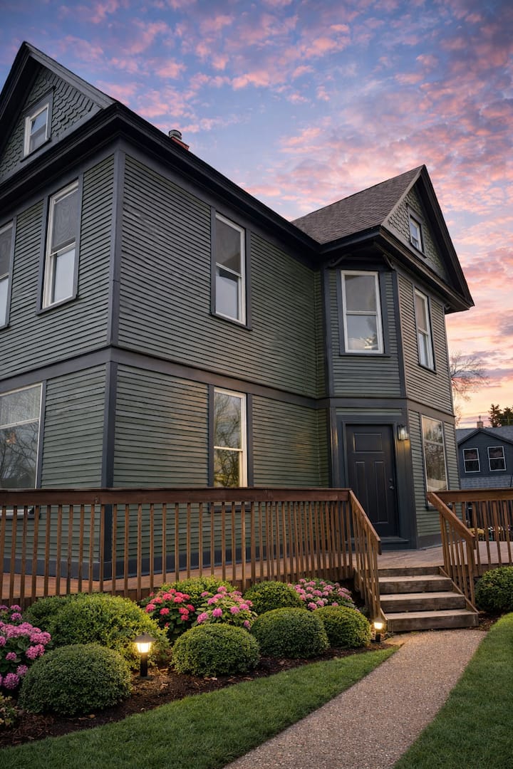 Remodeled 2br Lower Unit | Corporate Housing - Rock Island, IL