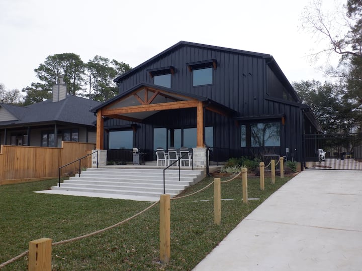 New Construction Lake Front Home In Willis, Texas - Willis, TX