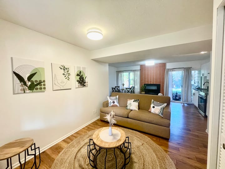 Entire Guest Suite In Central Abbotsford, Sleeps 4 - Abbotsford