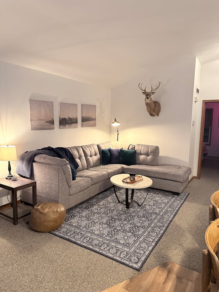 Cozy Second Floor Loft Michigan Getaway. - Mount Pleasant, MI