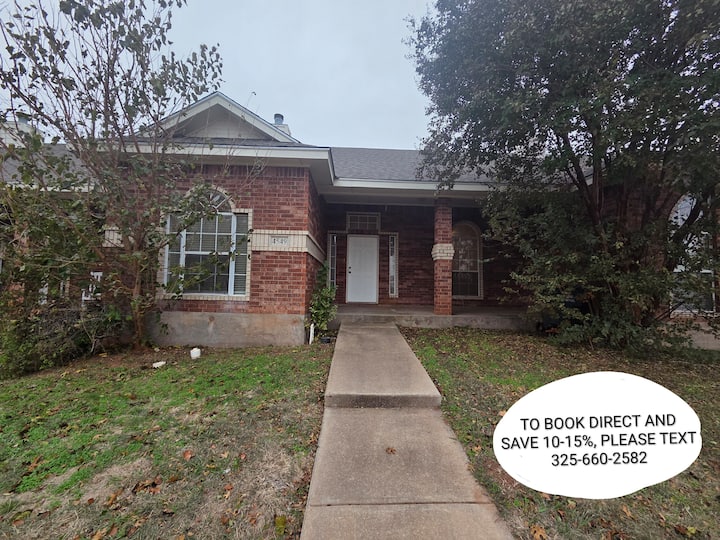 The Magnificent Manor - Elm Creek, Texas