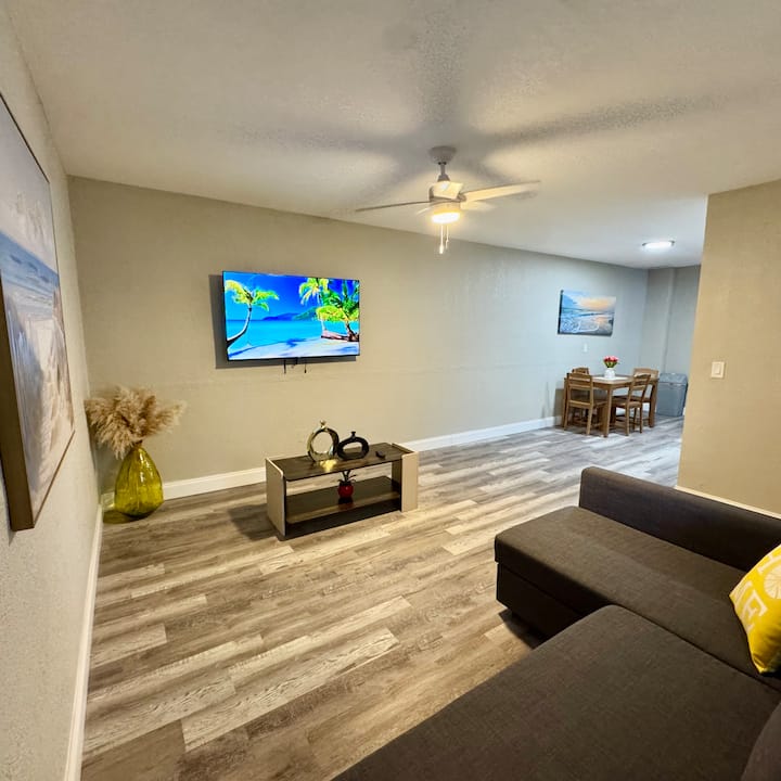 Renovated Apt In Clearwater, Washer/dryer, Pets Ok - Clearwater, FL