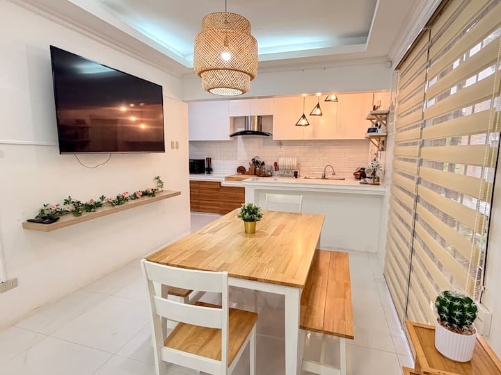 Cozy Tagaytay Villa - Sleeps 10 Guests - Amadeo