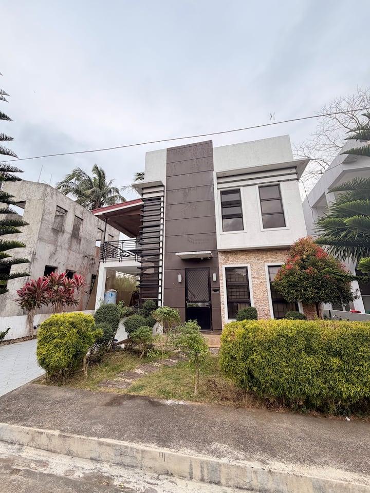 Cozy Tagaytay Villa - Sleeps 10 Guests - Tagaytay