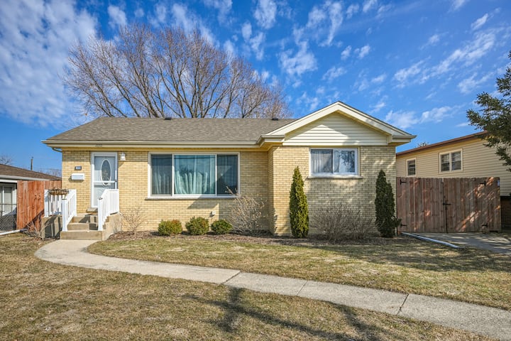 Cozy Family Home Near O’hare And Lake Opeka - Elk Grove Village, IL