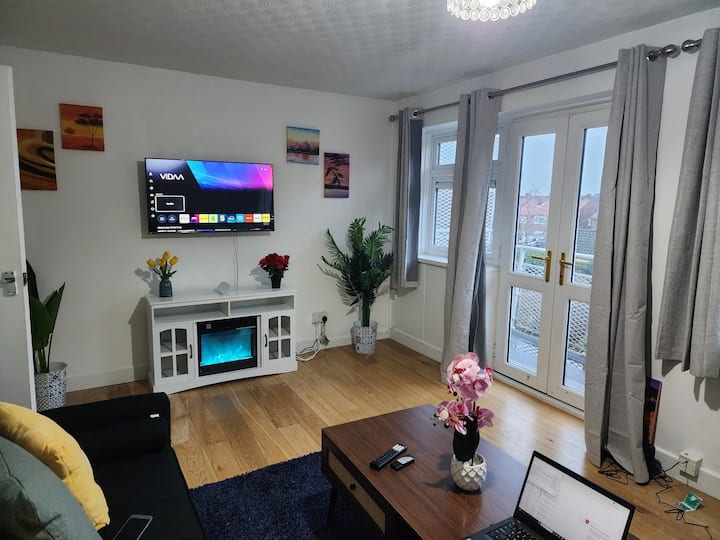 Cosy 2 Bedroom Family Size Flat - ラムフォード