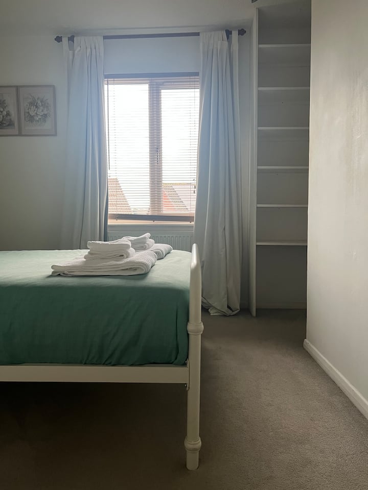 Cosy Full House In Ottershaw Village - Woking