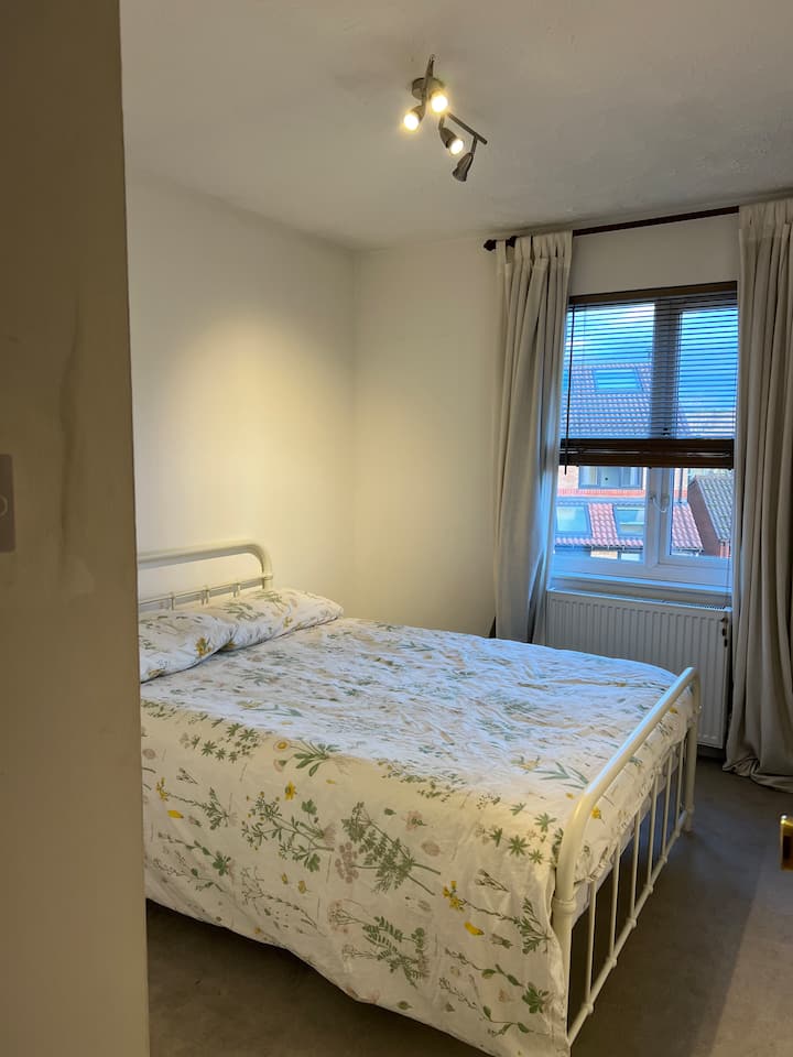 1 Bed Full House In Ottershaw Village - Woking