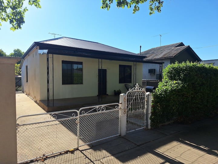 Central David Street Delight - Albury