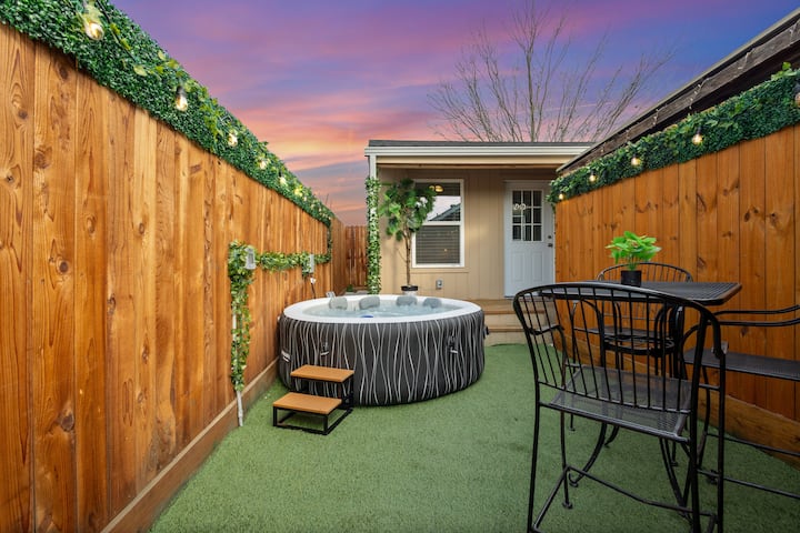 Liam's Little Hide Out
"Hot Tub" - Houston, TX