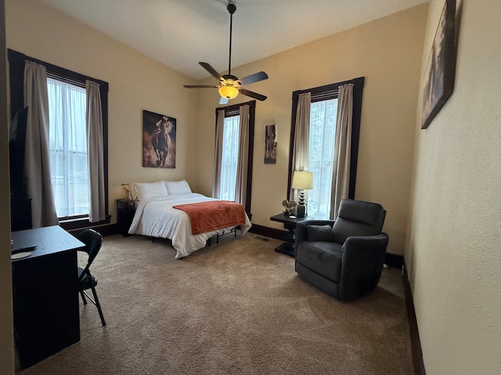 Historic Earp Home | Private Suite I - Camden, AR