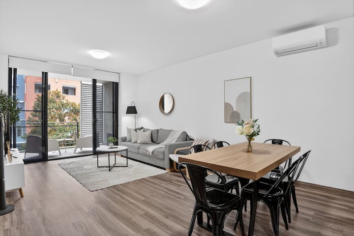 Waterfront 2br With 2 Secure Parking| Near To Mall - Ryde