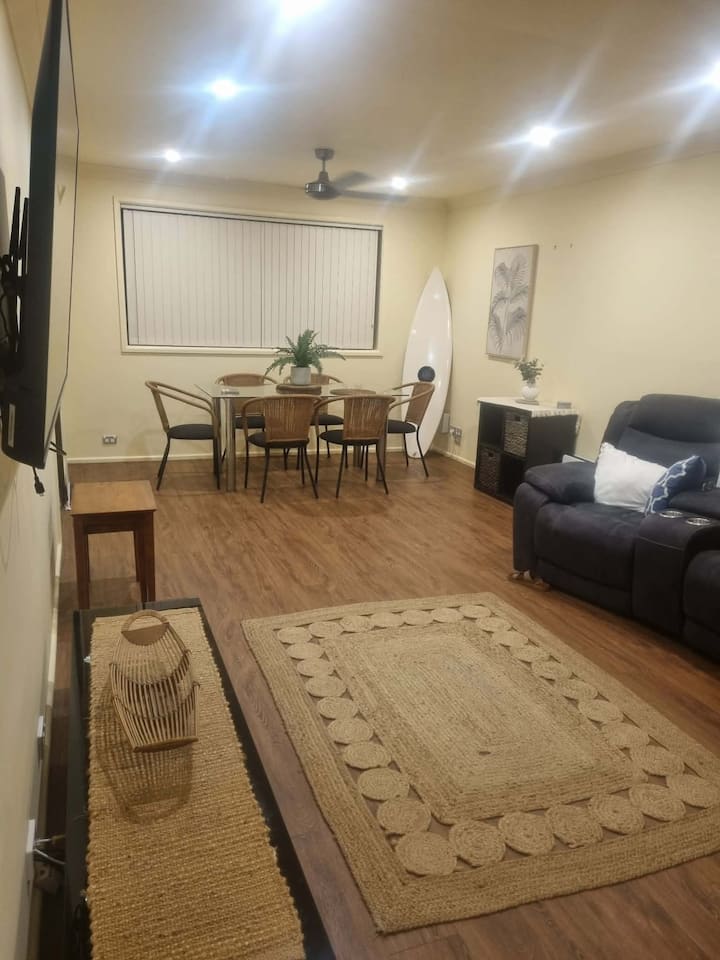 2 Bedroom Villa Close To Beach - The Entrance