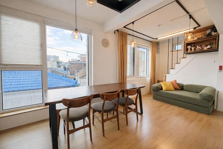 Hongdae Hanok View｜5beds｜spacious｜cafe St ｜무료짐보관 - Seoul