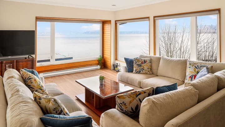 Ocean View Home Near Downtown | 5 Beds & 3 Parking - Vancouver Island