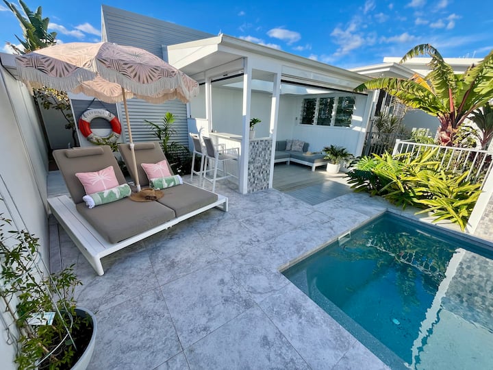 Poolside Bungalow + Doggie Retreat - Diamond Beach