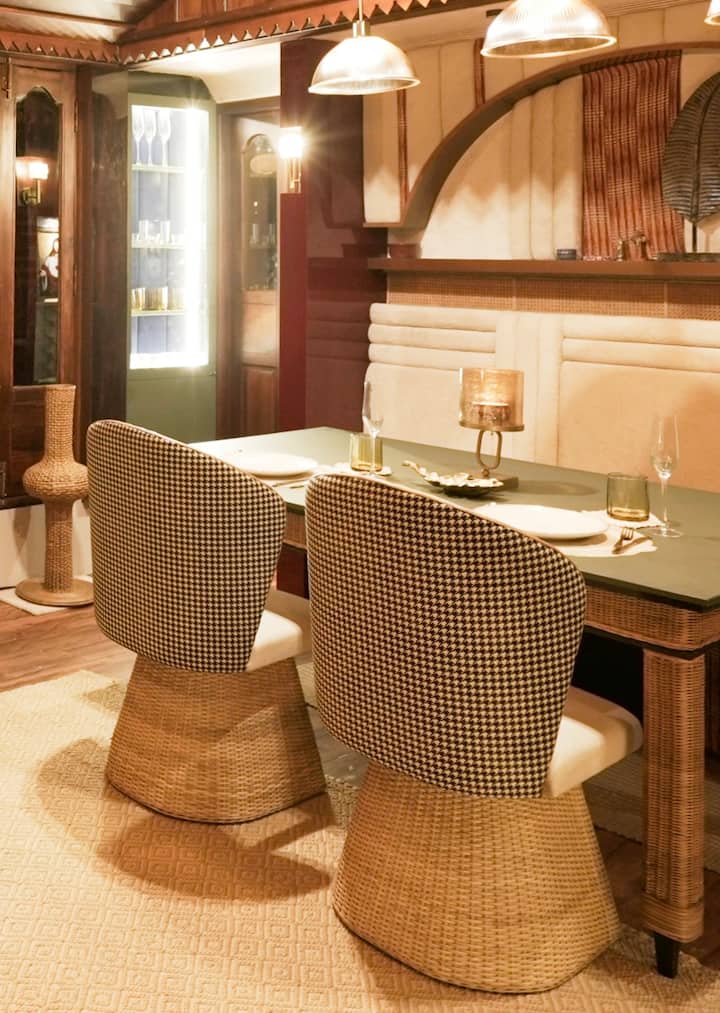 Tropikal Cruise.
Where Art Meets Luxury On Water - Alappuzha