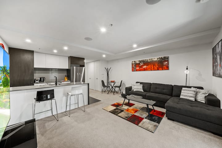 Stylish Central Braddon 1-bed | Pool, Gym, Parking - 캔버라