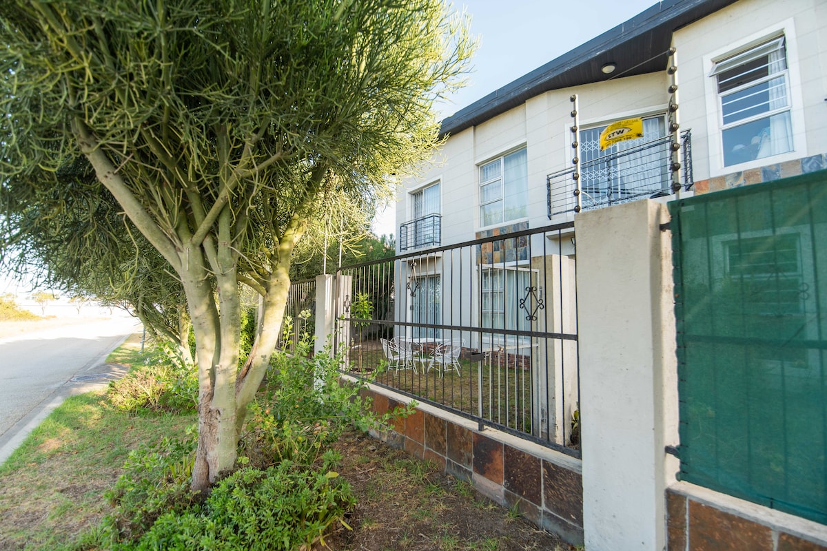 The Edge Valley Retreat - Apartments for Rent in Port Elizabeth ...