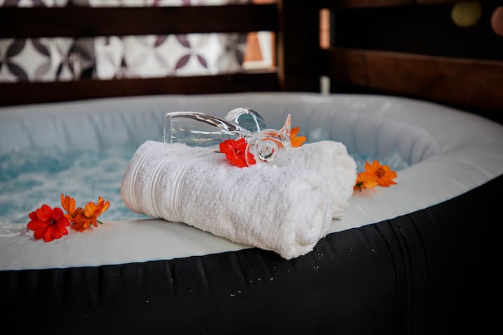 Chalet Papang
Neuf & Cosy
Jacuzzi Privé + Parking - Saint-Joseph