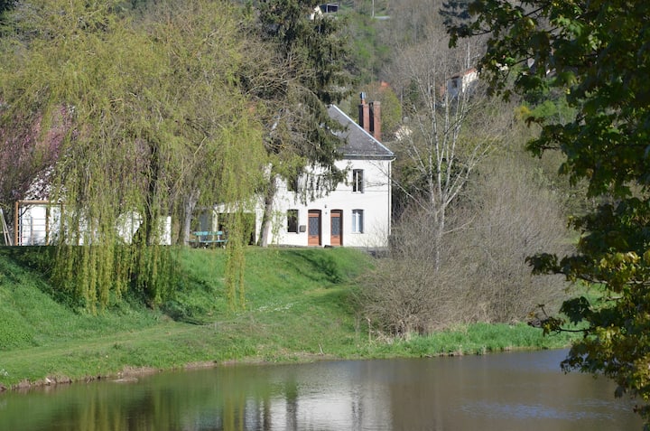 Gîte Confortable  Jusqu'à 8 Personnes - Creuse