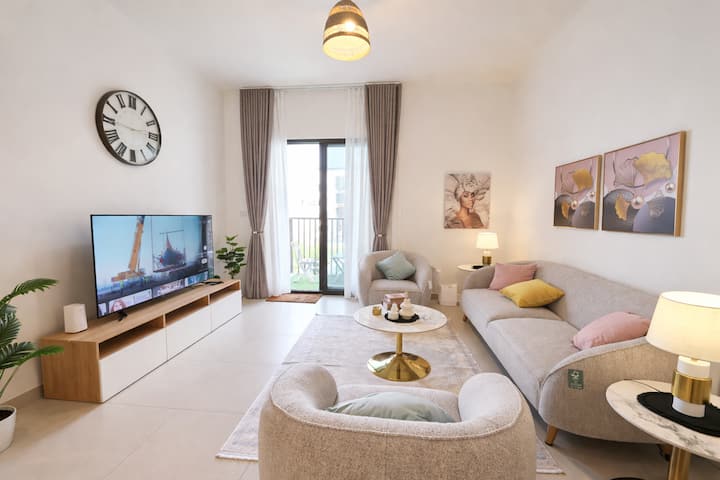 Modern Apartment | Pool View Balcony. Gym. Parking - Sharjah