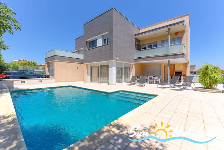 Villa Rosa Con Piscina Privada - Calafell