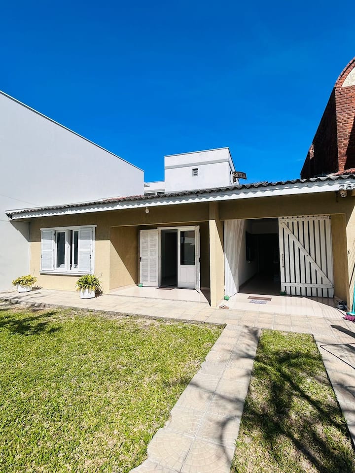 Casa Para A Temporada, A Duas Quadras Do Mar! - Tramandaí