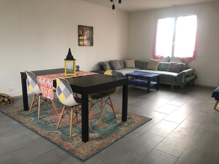 Appartement Dans Maison Individuel Avec Parking - Malesherbes