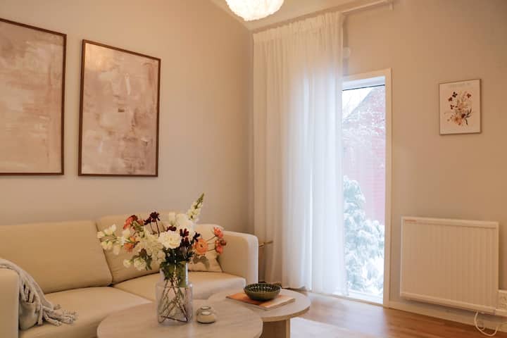 Bright And Modern Guesthouse Near Stockholm - Täby