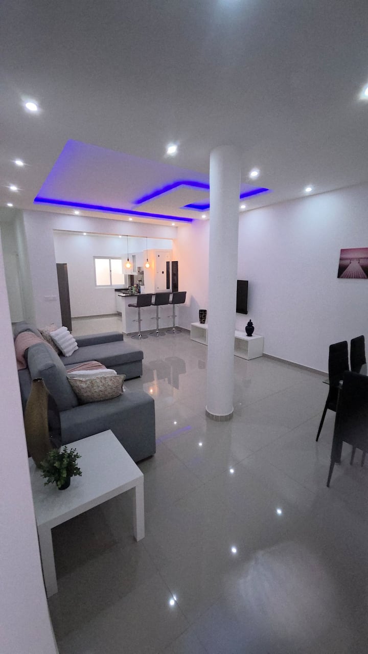 Bem Situado Numas Das Zonas Mas Nobre Da Cidade. - Praia