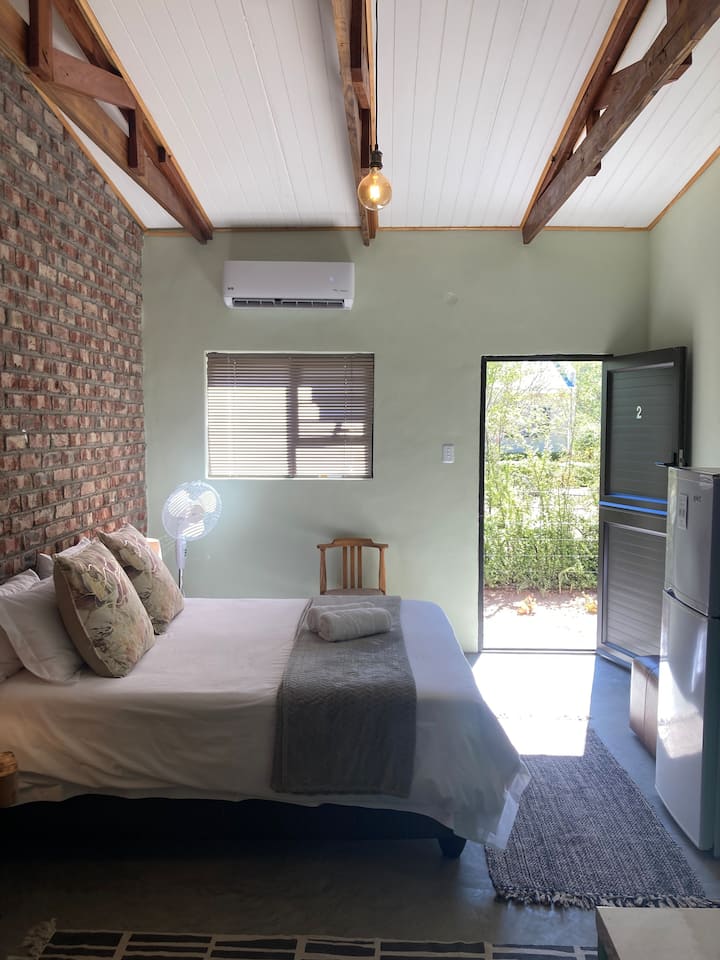 Just-a-bed: Karoo Quarters Unit 2 - Graaff-Reinet