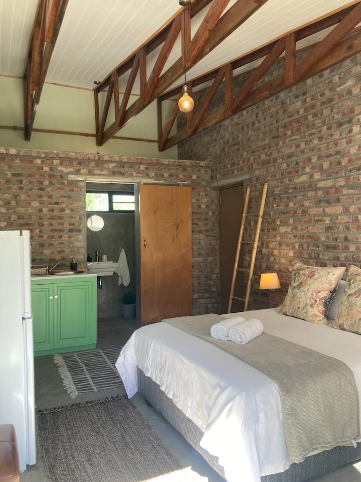 Just-a-bed: Karoo Quarters Unit 2 - Graaff-Reinet