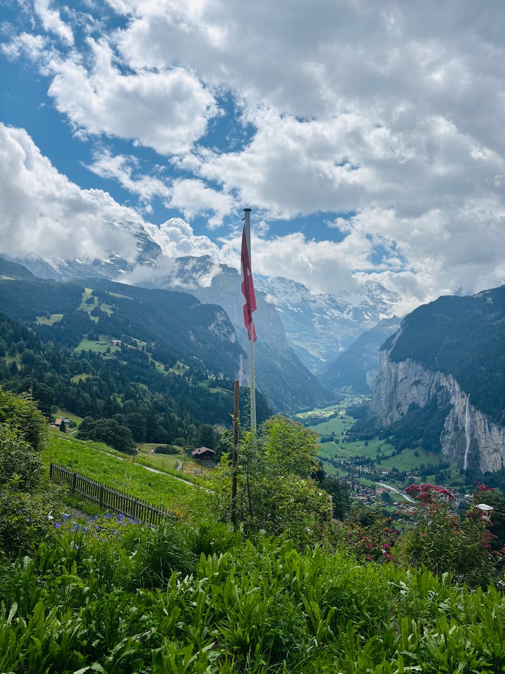 Heidi’s Mountain Escape - 라우터브루넨