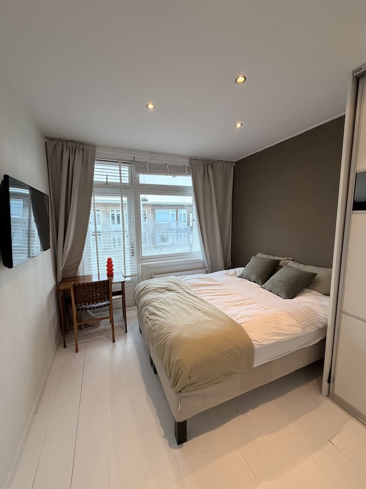 Groen En Licht Appartement Aan Het Plantsoen - Amsterdam