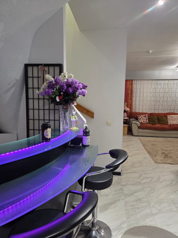 Row House Near Airport, 5 Rooms & Own Parking - Vantaa