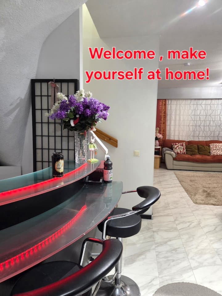 Row House Near Airport, 5 Rooms & Own Parking - Helsinki