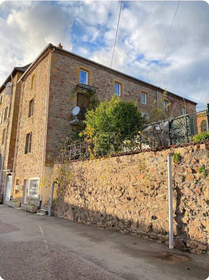 Maison Atypique De Campagne à Cuinzier - Charlieu