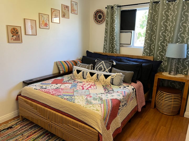 Boho Jungle Solo Travel Room - Santa Monica, CA