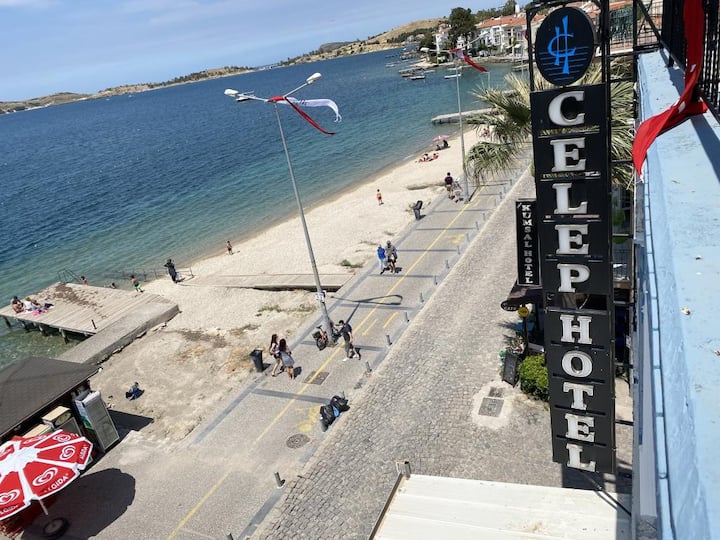 Standart Oda Balkonlu Yan Cephe Deniz Manzaralı - Foça