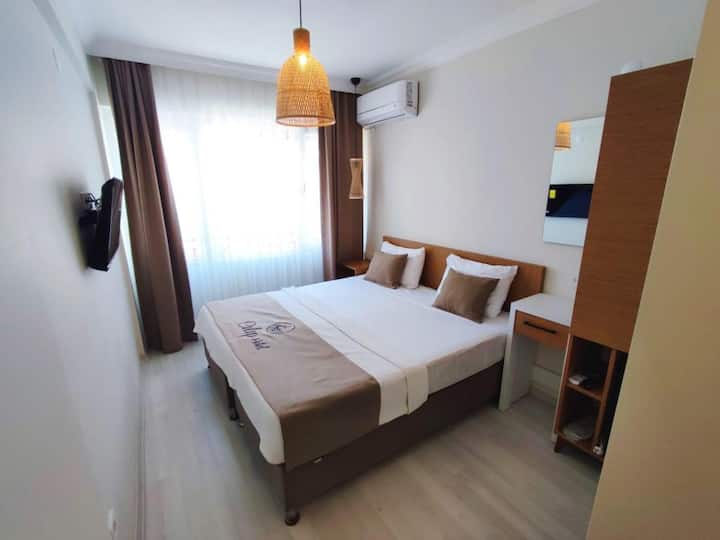 Standart Oda Balkonlu Yan Cephe Deniz Manzaralı - Foça