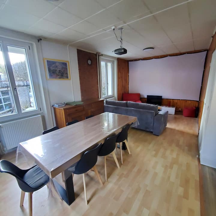 Maison Individuelle Au Bord D'une Rivière. - Les Rousses