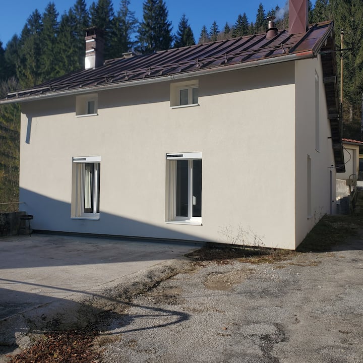 Maison Individuelle Au Bord D'une Rivière. - Les Rousses