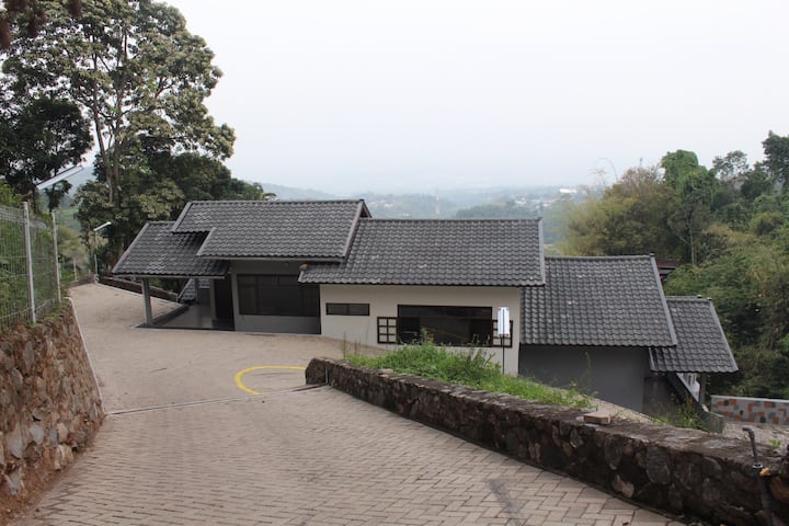 [Full] Villa Grand Scoothy - 4br, 26 Beds, 40 Pax - Trawas