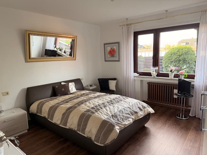 Schönes Zimmer Mit Küche Und Eigenem Bad (Fenster) - Korschenbroich