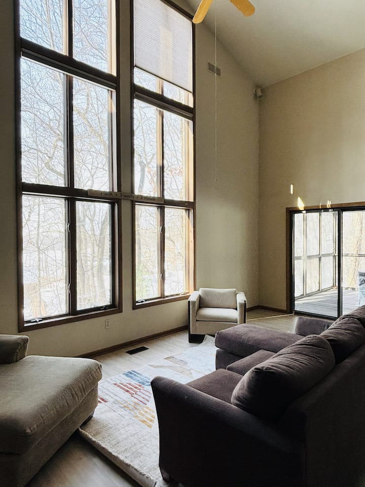 Falling Timber: A Frank Lloyd Wright Inspired Stay - Gervasi Vineyard, Canton